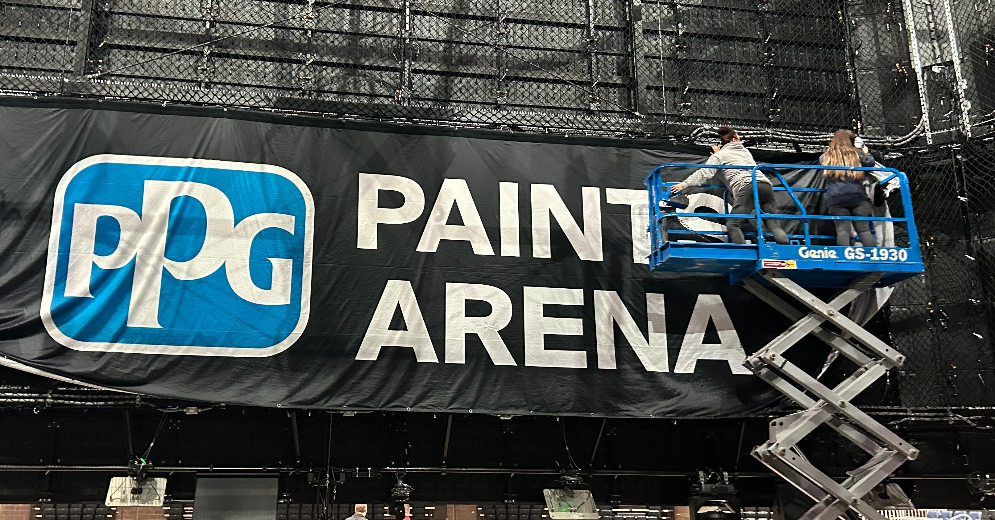 Installation Services for Graphics, Signage, and More | Heeter